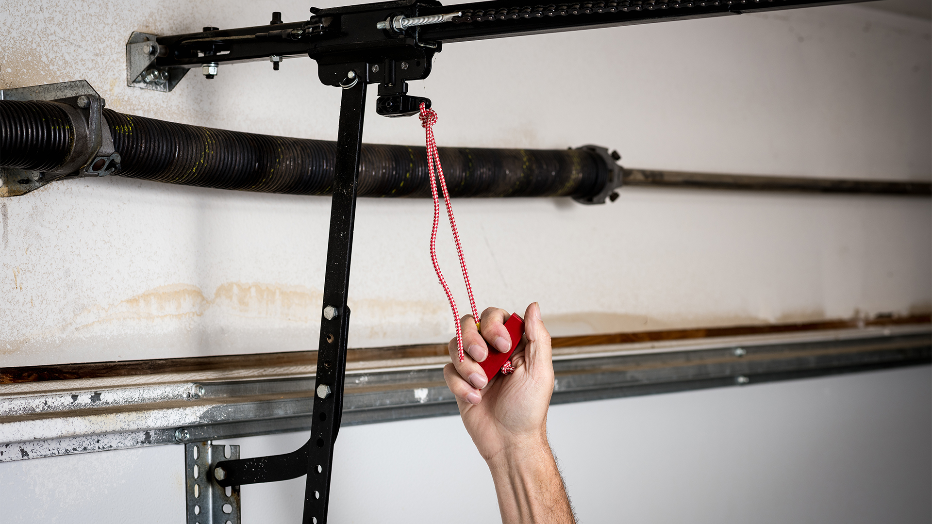 How to Reconnect Garage Door After Power Outage – Quick Fix
